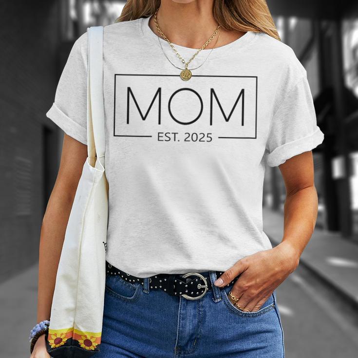 New Mom 2025 Mommy 2025 Mother 2025 Mom Est 2025 T-Shirt | Mazezy